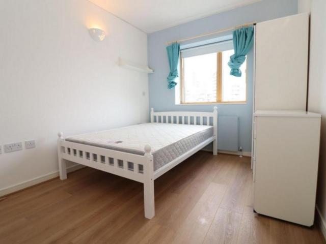 For Rent 4 Bedroom Shared Living/roommate London London DLS90559452