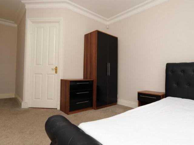 For Rent 4 Bedroom Shared Living/roommate London London DLS90559475