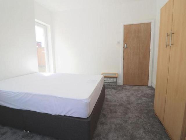For Rent 4 Bedroom Shared Living/roommate London London DLS90559487