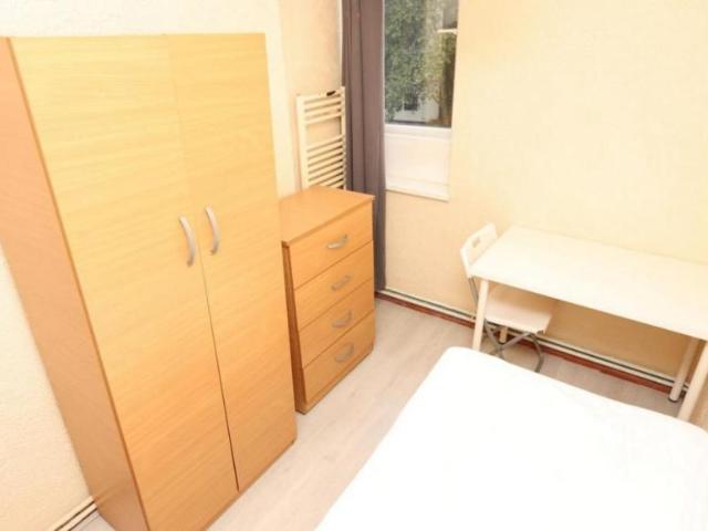 For Rent 4 Bedroom Shared Living/roommate London London DLS90559488