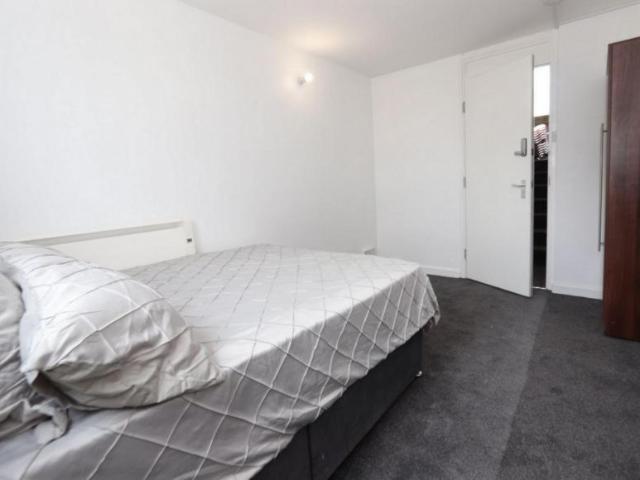For Rent 4 Bedroom Shared Living/roommate London London DLS90559491