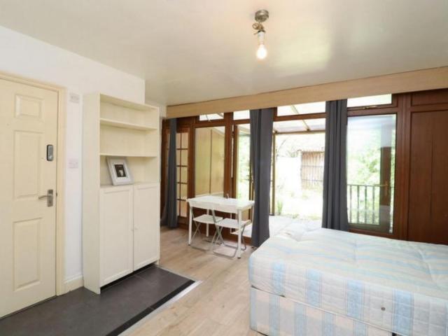 For Rent 4 Bedroom Shared Living/roommate London London DLS90559502
