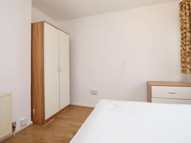 For Rent 4 Bedroom Shared Living/roommate London London DLS90559518