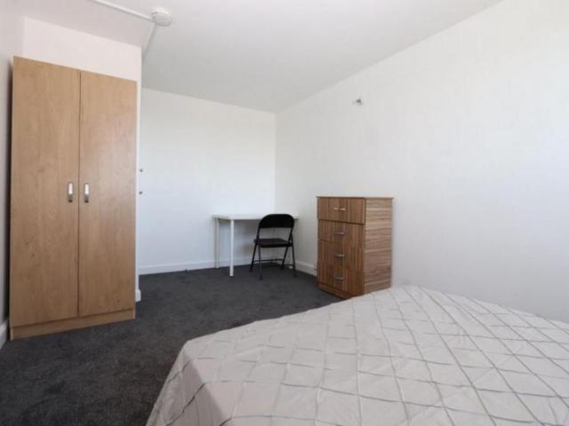 For Rent 4 Bedroom Shared Living/roommate London London DLS90559560