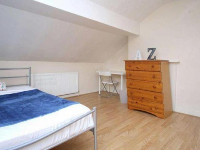 For Rent 4 Bedroom Shared Living/roommate London London DLS90559672