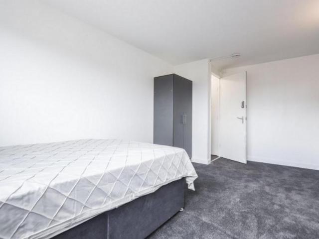 For Rent 4 Bedroom Shared Living/roommate London London DLS90559683