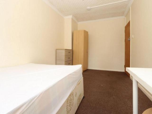 For Rent 4 Bedroom Shared Living/roommate London London DLS90559710