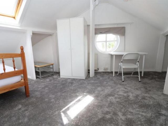 For Rent 4 Bedroom Shared Living/roommate London London DLS90559749