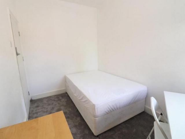 For Rent 4 Bedroom Shared Living/roommate London London DLS90559751