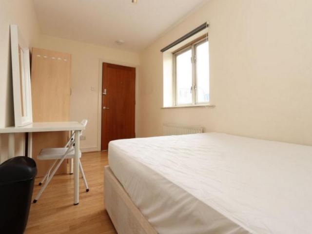 For Rent 4 Bedroom Shared Living/roommate London London DLS90559760