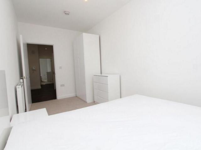 For Rent 4 Bedroom Shared Living/roommate London London DLS90559771