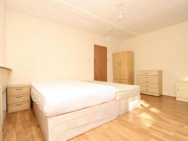 For Rent 4 Bedroom Shared Living/roommate London London DLS90559780