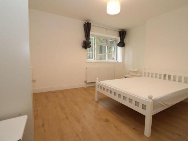 For Rent 4 Bedroom Shared Living/roommate London London DLS90559793