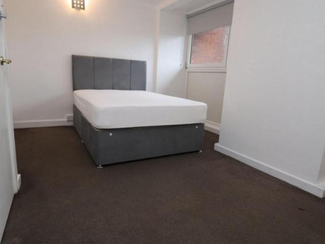 For Rent 4 Bedroom Shared Living/roommate London London DLS90559870