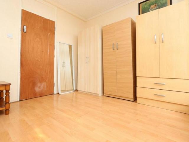 For Rent 4 Bedroom Shared Living/roommate London London DLS90559871