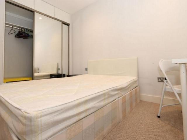 For Rent 4 Bedroom Shared Living/roommate London London DLS90559882