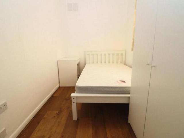 For Rent 4 Bedroom Shared Living/roommate London London DLS90559900