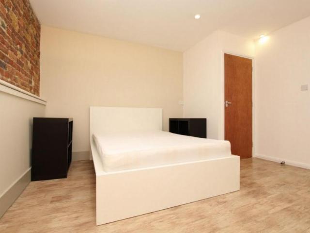 For Rent 4 Bedroom Shared Living/roommate London London DLS90559927
