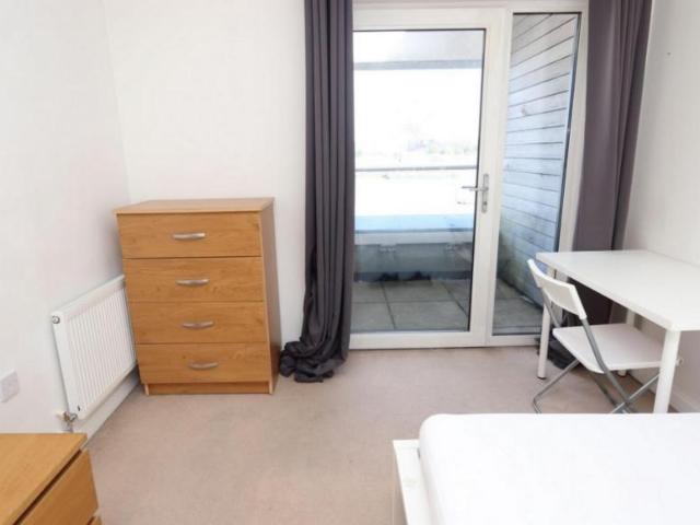 For Rent 4 Bedroom Shared Living/roommate London London DLS90559929