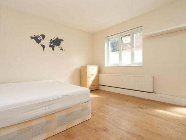 For Rent 4 Bedroom Shared Living/roommate London London DLS90559938