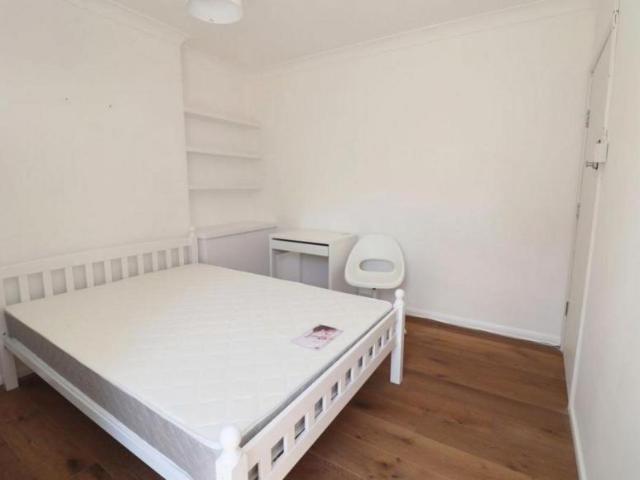 For Rent 4 Bedroom Shared Living/roommate London London DLS90559257
