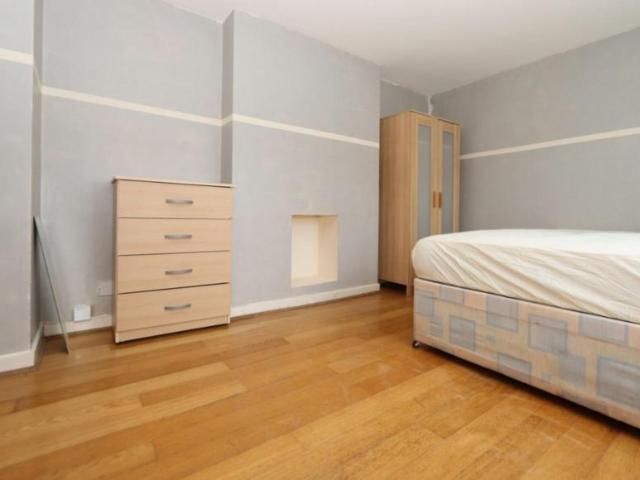 For Rent 4 Bedroom Shared Living/roommate London London DLS90559325