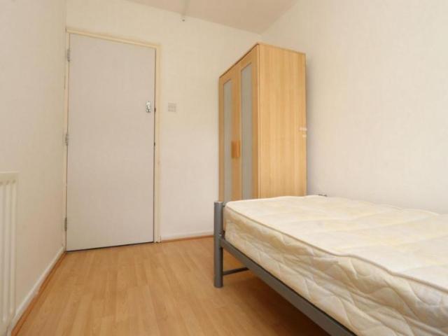 For Rent 4 Bedroom Shared Living/roommate London London DLS90559355