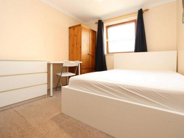 For Rent 4 Bedroom Shared Living/roommate London London DLS90559364