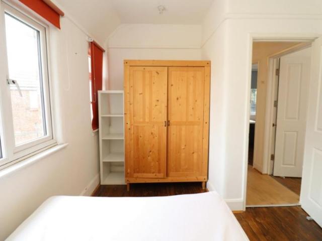 For Rent 4 Bedroom Shared Living/roommate London London DLS90560558