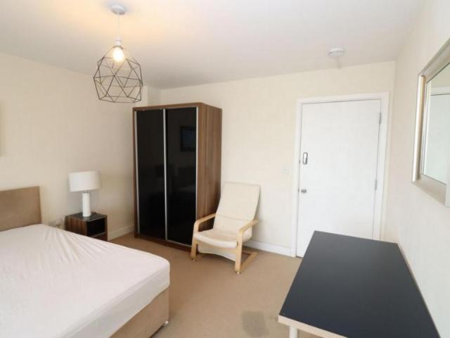 For Rent 4 Bedroom Shared Living/roommate London London DLS90560007