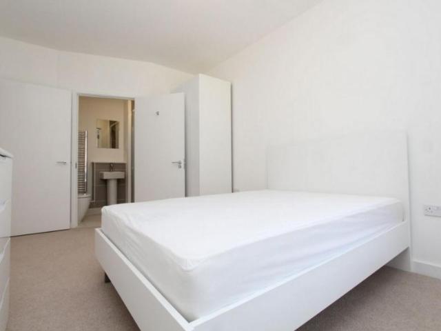 For Rent 4 Bedroom Shared Living/roommate London London DLS90560028