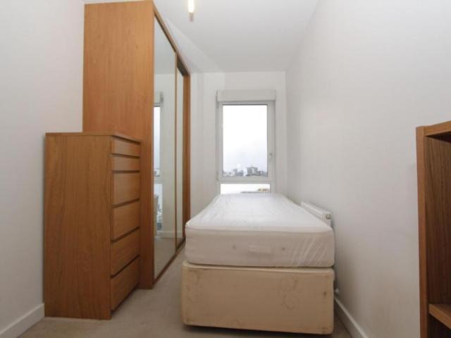 For Rent 4 Bedroom Shared Living/roommate London London DLS90560074