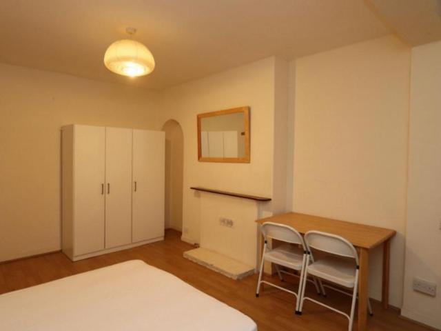For Rent 4 Bedroom Shared Living/roommate London London DLS90560106
