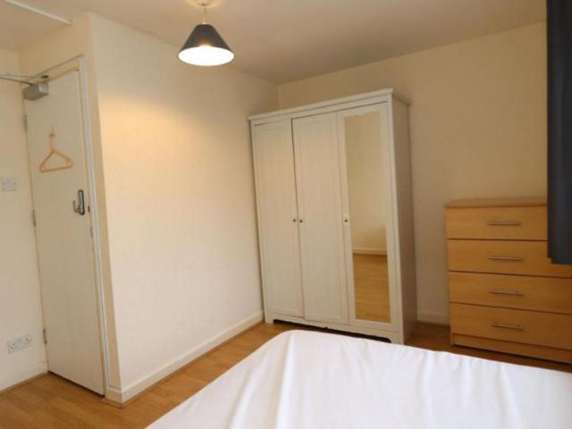For Rent 4 Bedroom Shared Living/roommate London London DLS90560113