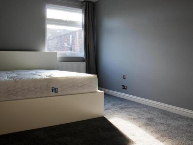 For Rent 4 Bedroom Shared Living/roommate London London DLS90560187