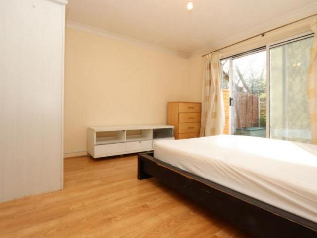 For Rent 4 Bedroom Shared Living/roommate London London DLS90560192