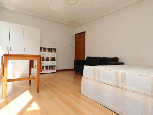 For Rent 4 Bedroom Shared Living/roommate London London DLS90560331