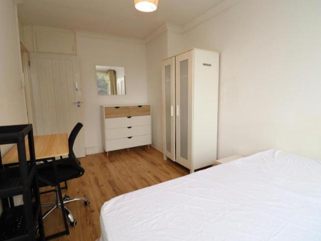 For Rent 4 Bedroom Shared Living/roommate London London DLS90561420
