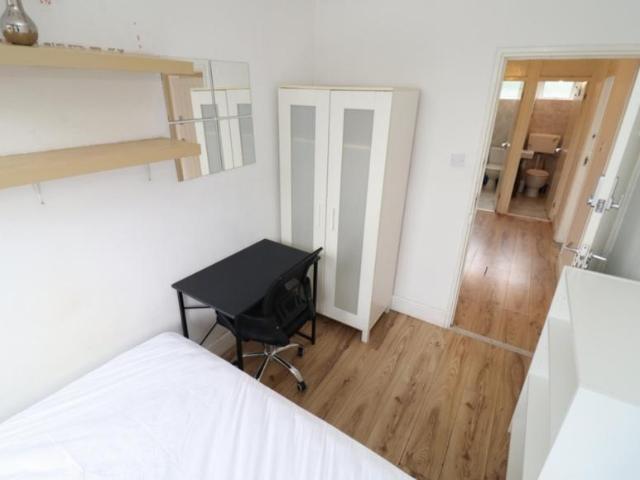 For Rent 4 Bedroom Shared Living/roommate London London DLS90561422