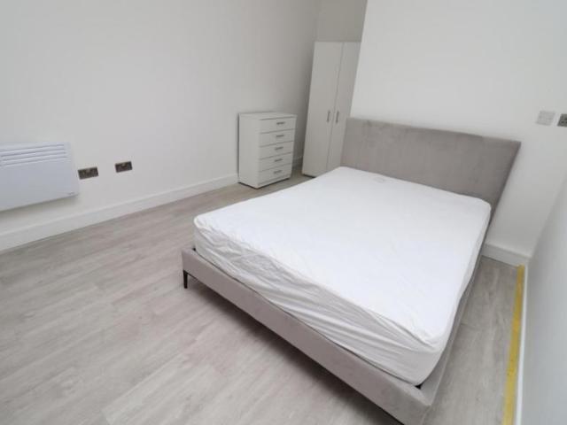 For Rent 4 Bedroom Shared Living/roommate London London DLS90561272