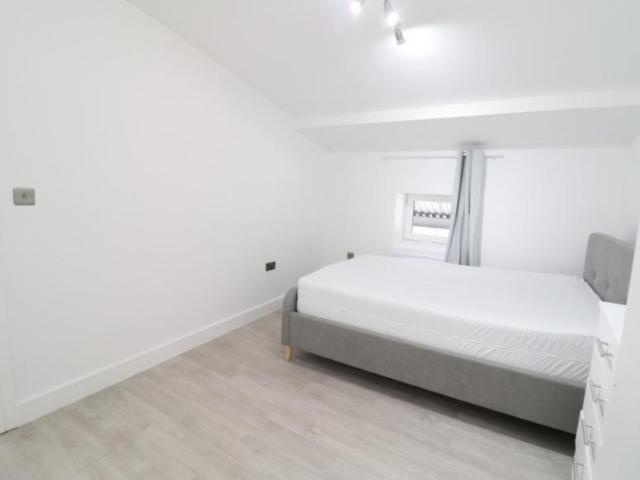 For Rent 4 Bedroom Shared Living/roommate London London DLS90561298