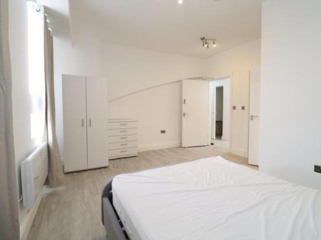 For Rent 4 Bedroom Shared Living/roommate London London DLS90561299