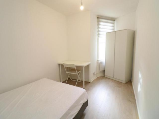 For Rent 4 Bedroom Shared Living/roommate London London DLS90563769