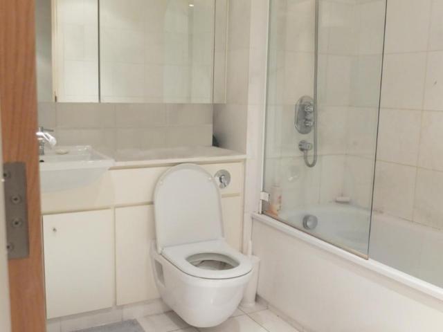 For Rent 4 Bedroom Shared Living/roommate London London DLS90563024