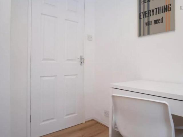 For Rent 4 Bedroom Shared Living/roommate London London DLS90563276