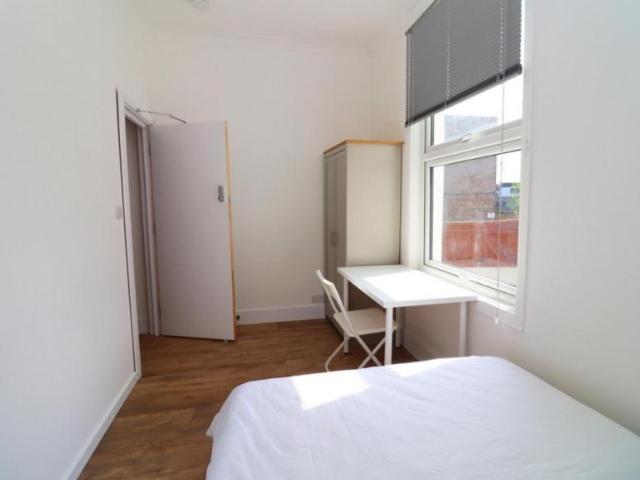 For Rent 4 Bedroom Shared Living/roommate London London DLS90564017