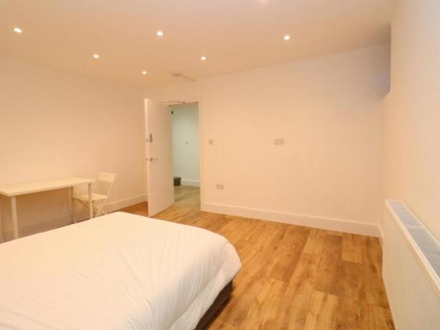 For Rent 4 Bedroom Shared Living/roommate London London DLS90564019