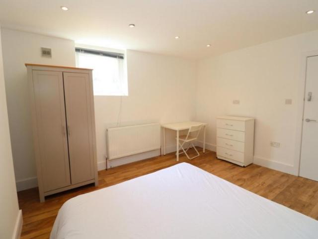 For Rent 4 Bedroom Shared Living/roommate London London DLS90564020