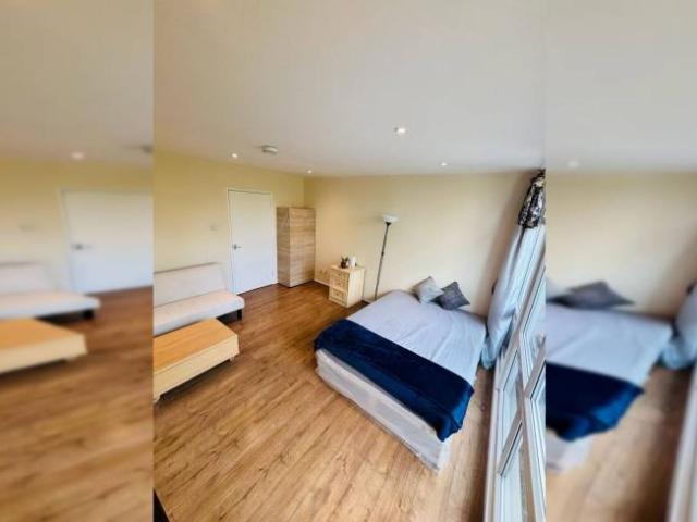 For Rent 4 Bedroom Shared Living/roommate London London DLS94829640