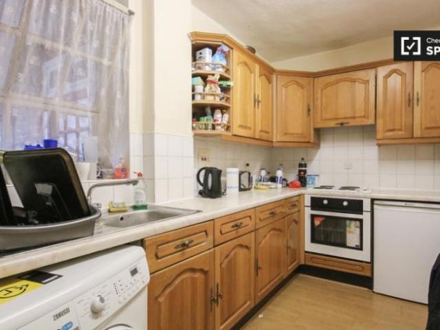 For Rent 4 Bedroom Shared Living/roommate London London DLS95421460